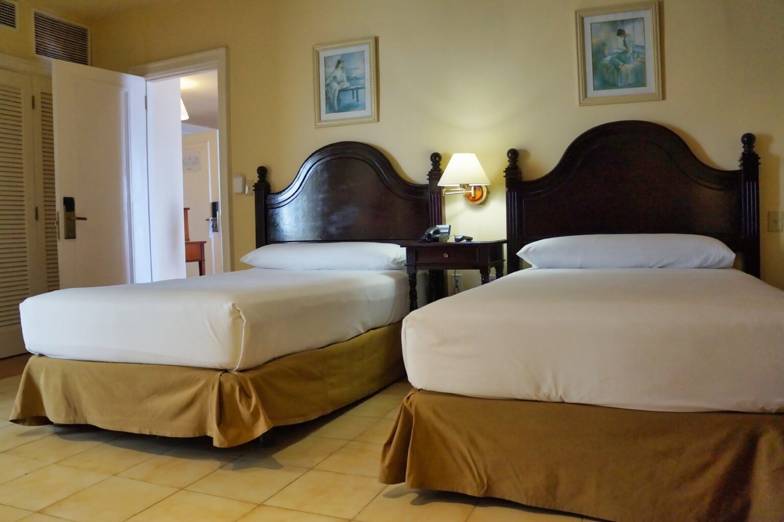 Rooms and Amenities - Hotel Nacional de Cuba